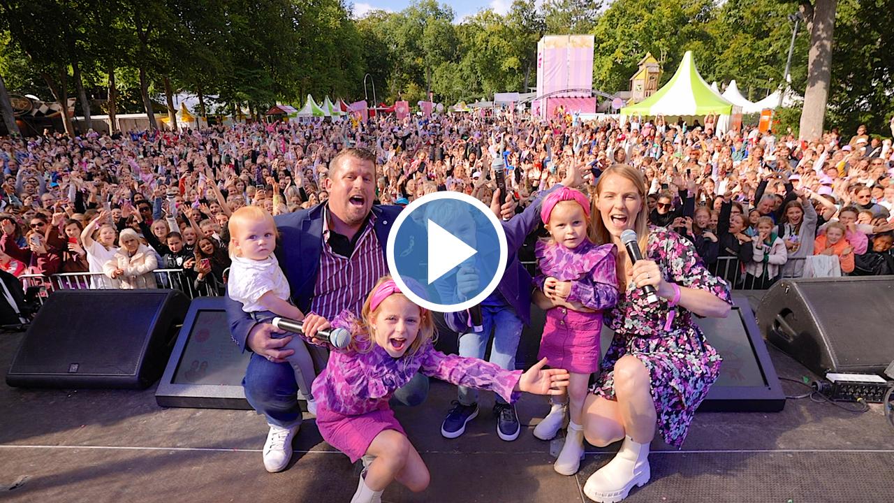 BiJNA TE LAAT VOOR ONS OPTREDEN OP HET TiNA FESTiVAL | Bellinga Vlog ...